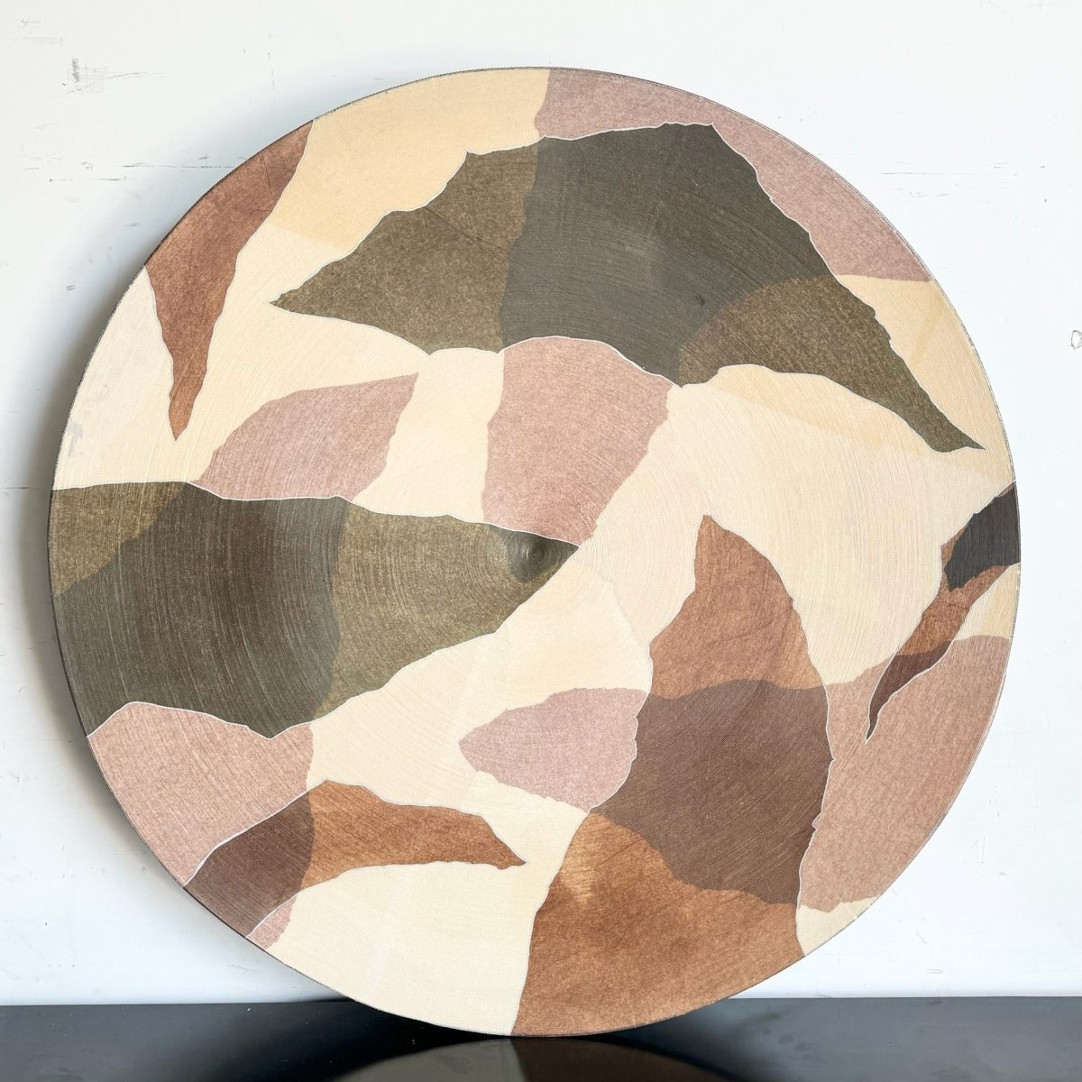Large Decorative Brown and Tan Cardboard Plate – Dolphin & Flamingo
