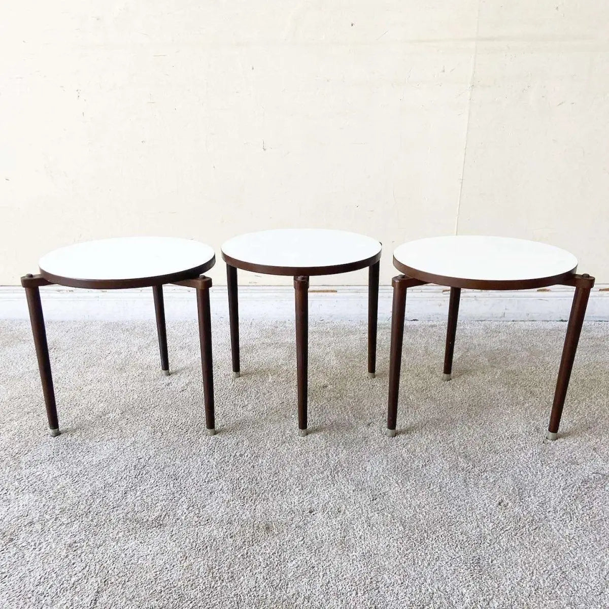 Mid Century Modern Circular White Top Nesting Tables - Set of 3 ...