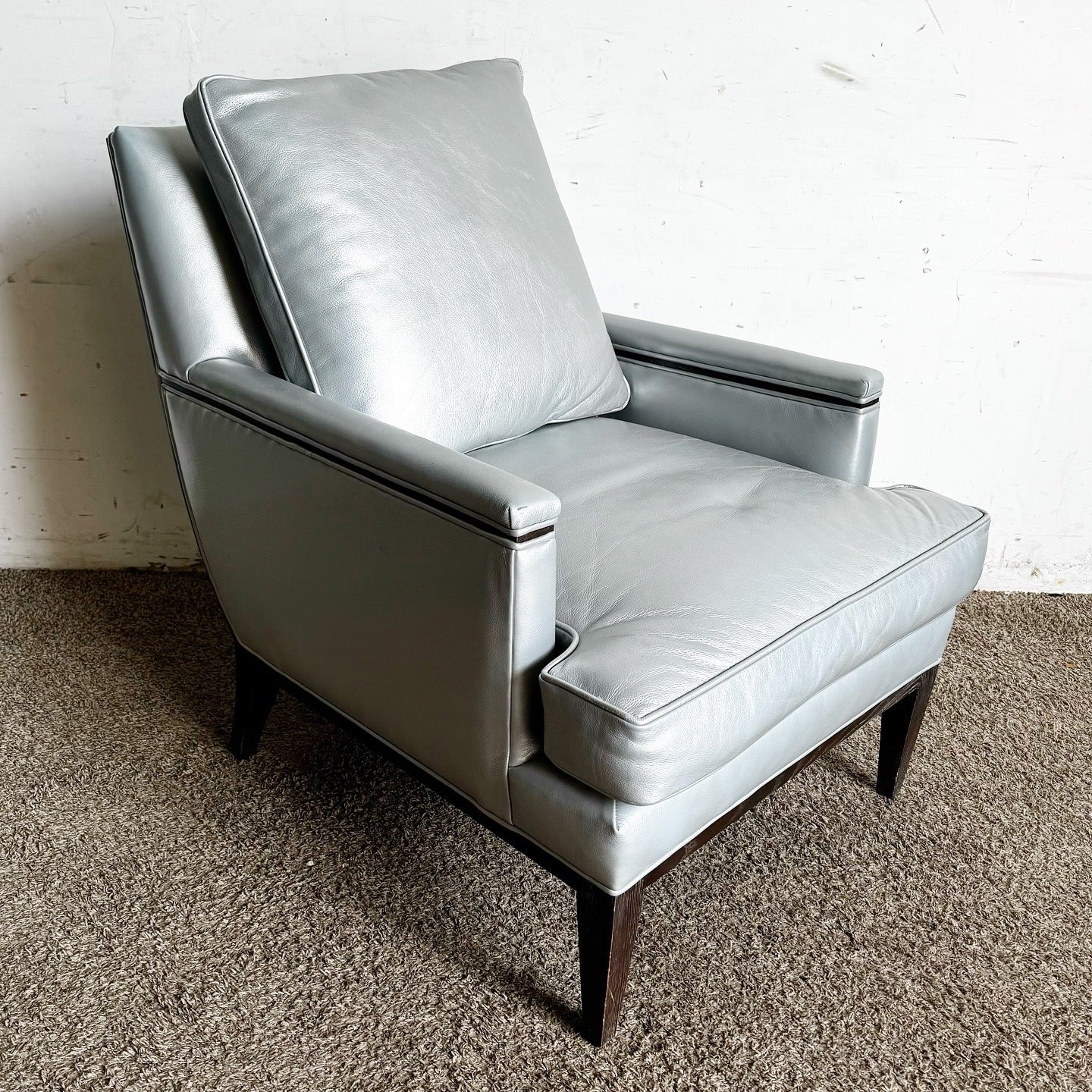 Modern Blue Leather Lounge Chair – Dolphin & Flamingo